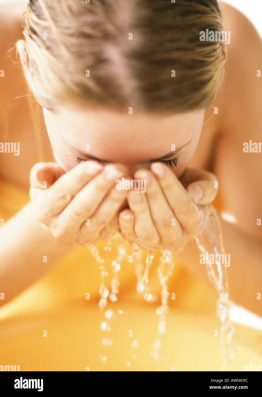 Hands Cupping Face Stock Photos & Hands Cupping Face Stock Images - Alamy