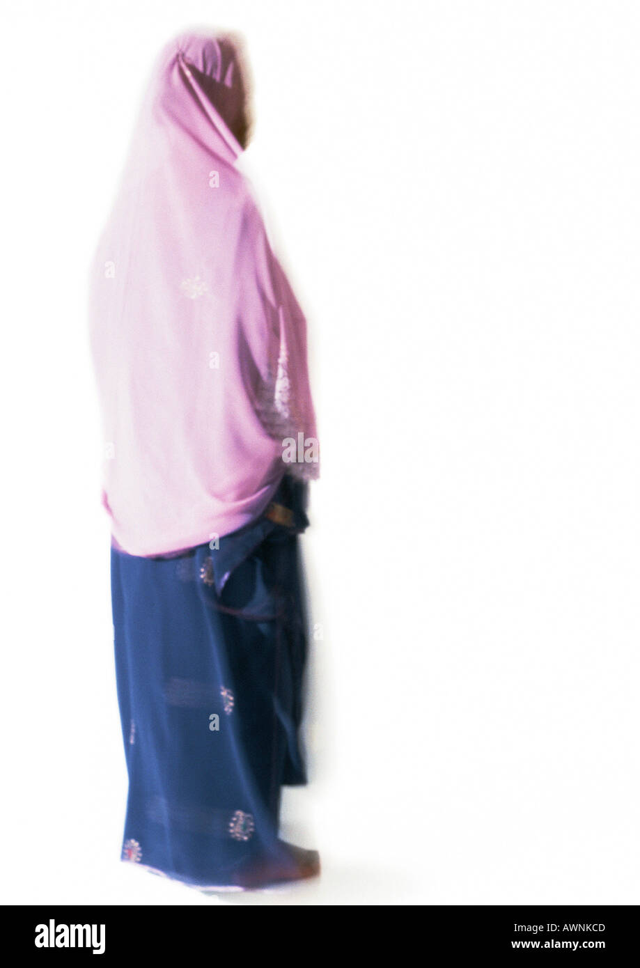 Muslim woman wearing full body hi-res stock photography and images - Alamy