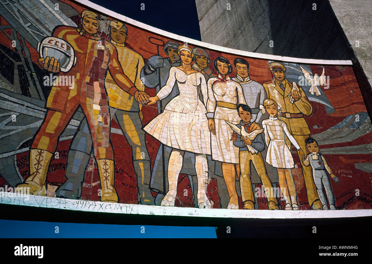 Oct 16, 2006 - The Zaisan Memorial was built by the Russians to ...