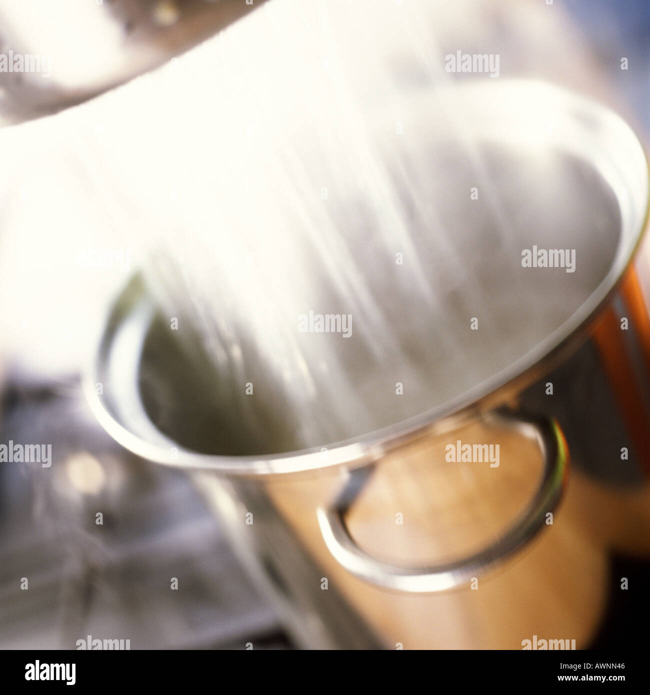 Steam from pots on stove hi-res stock photography and images - Alamy