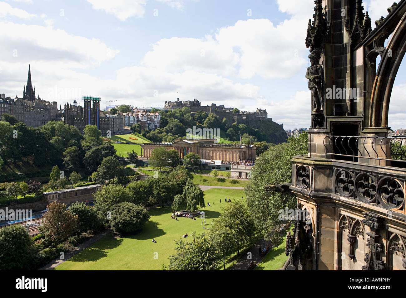 Edinburgh scotts monument hi-res stock photography and images - Alamy
