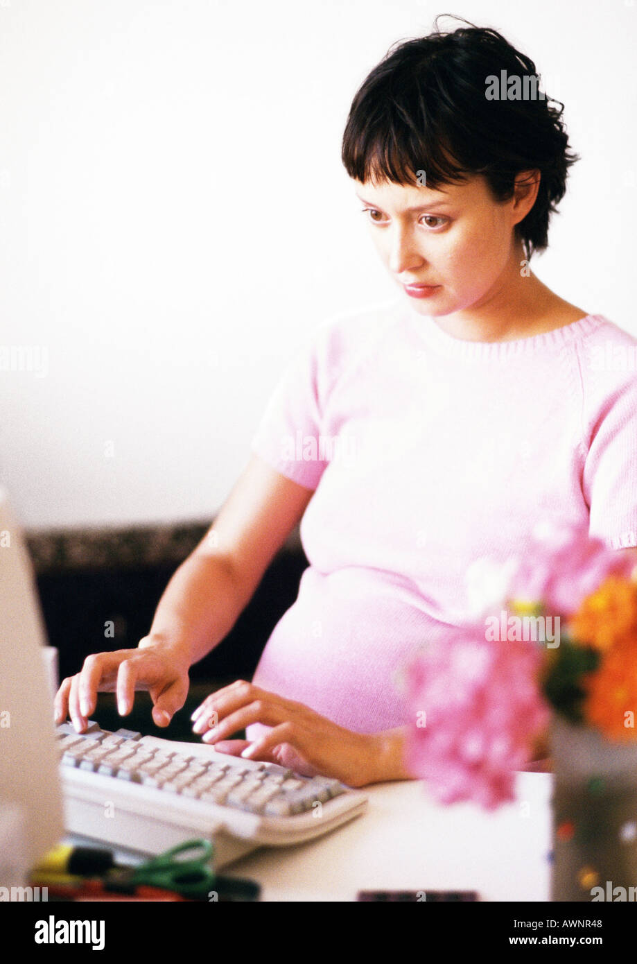 Pregnant woman working on computer Stock Photo - Alamy