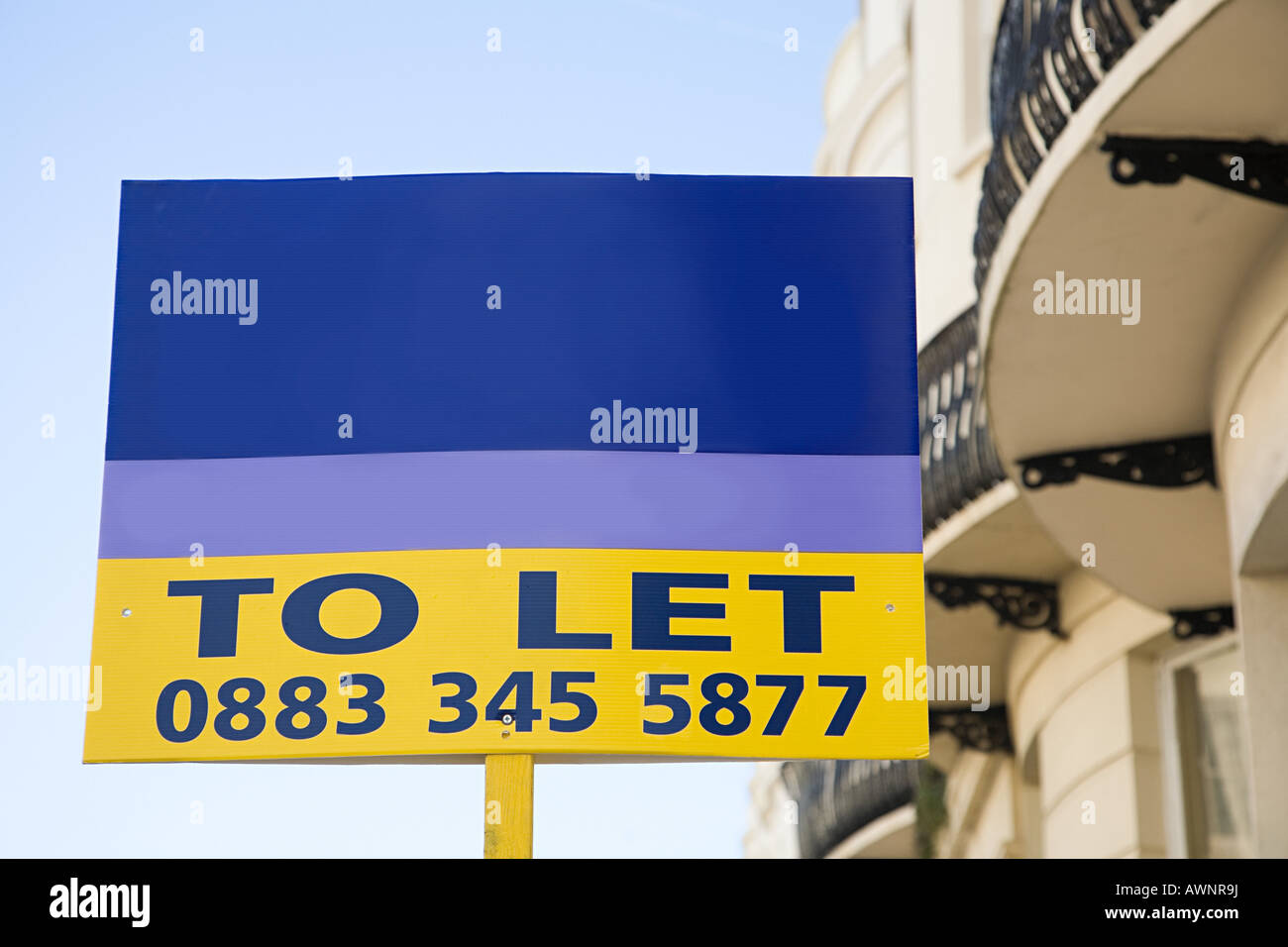 To let sign Stock Photo - Alamy