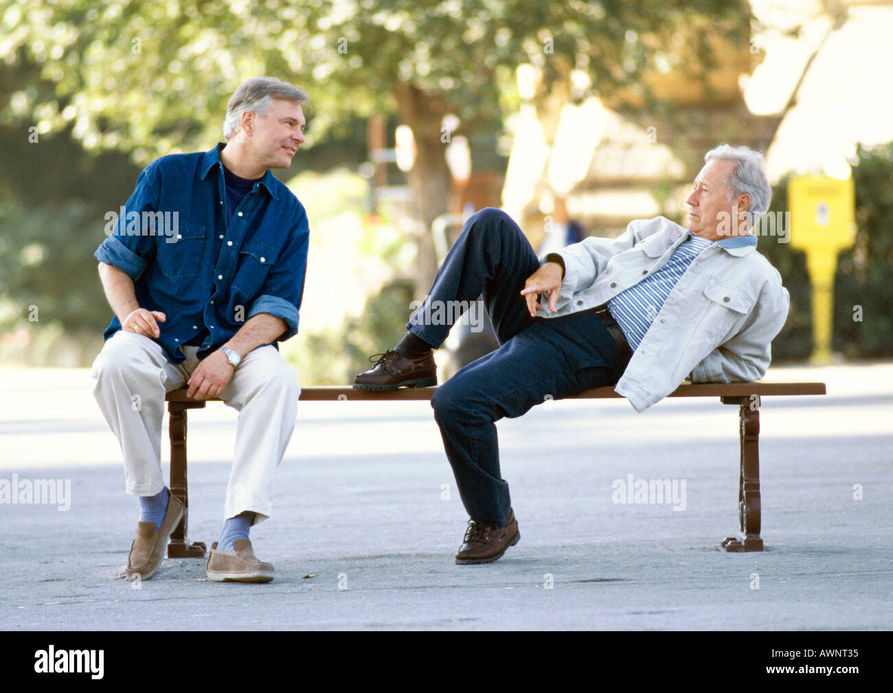 Two old men talking on a bench hi-res stock photography and images - Alamy