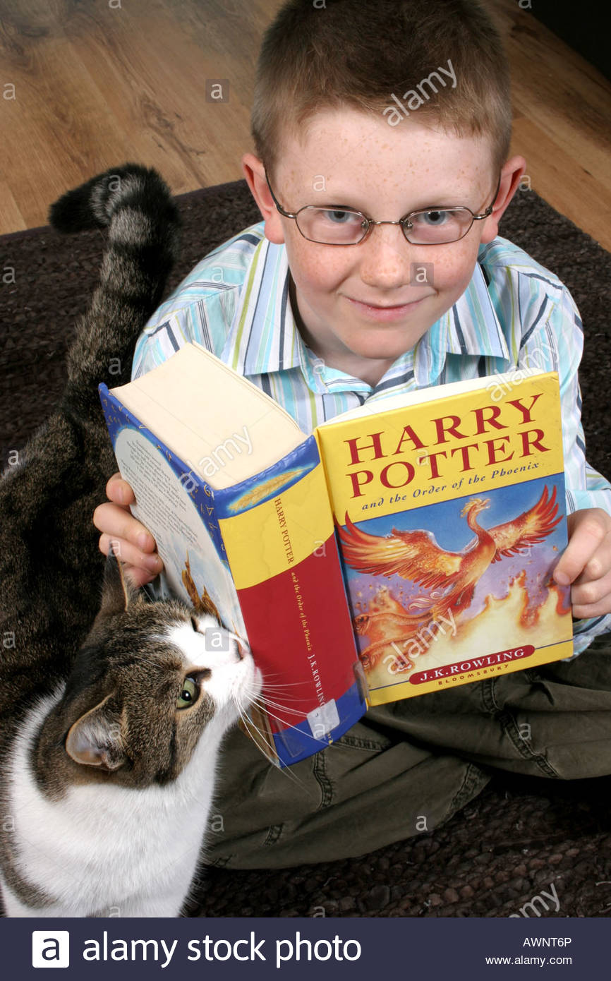Child Reading Harry Potter Stock Photos & Child Reading Harry Potter ...