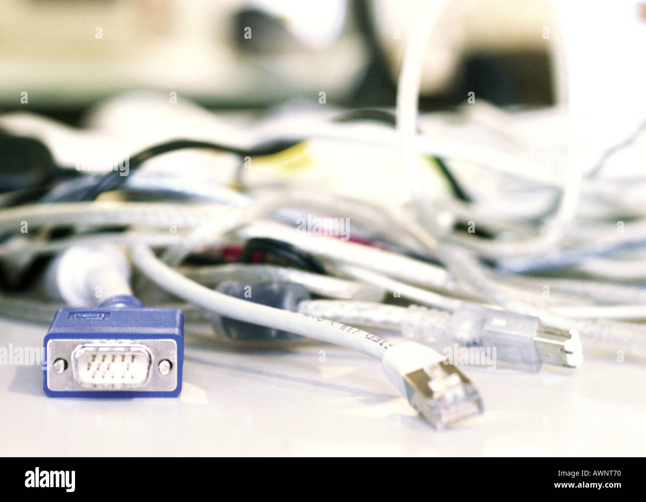 Tangled computer cords hi-res stock photography and images - Alamy