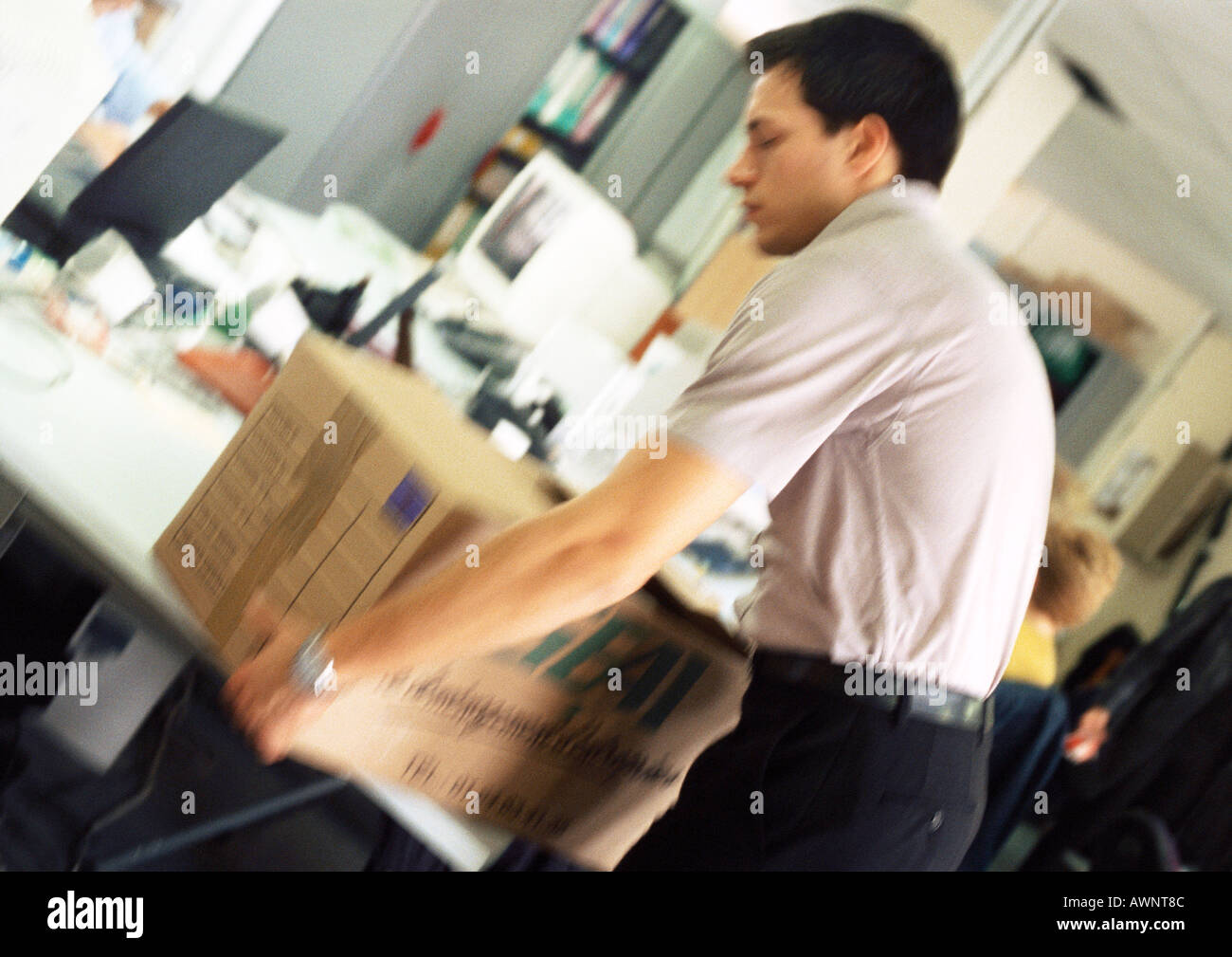 Lay offs boxes office hi-res stock photography and images - Alamy