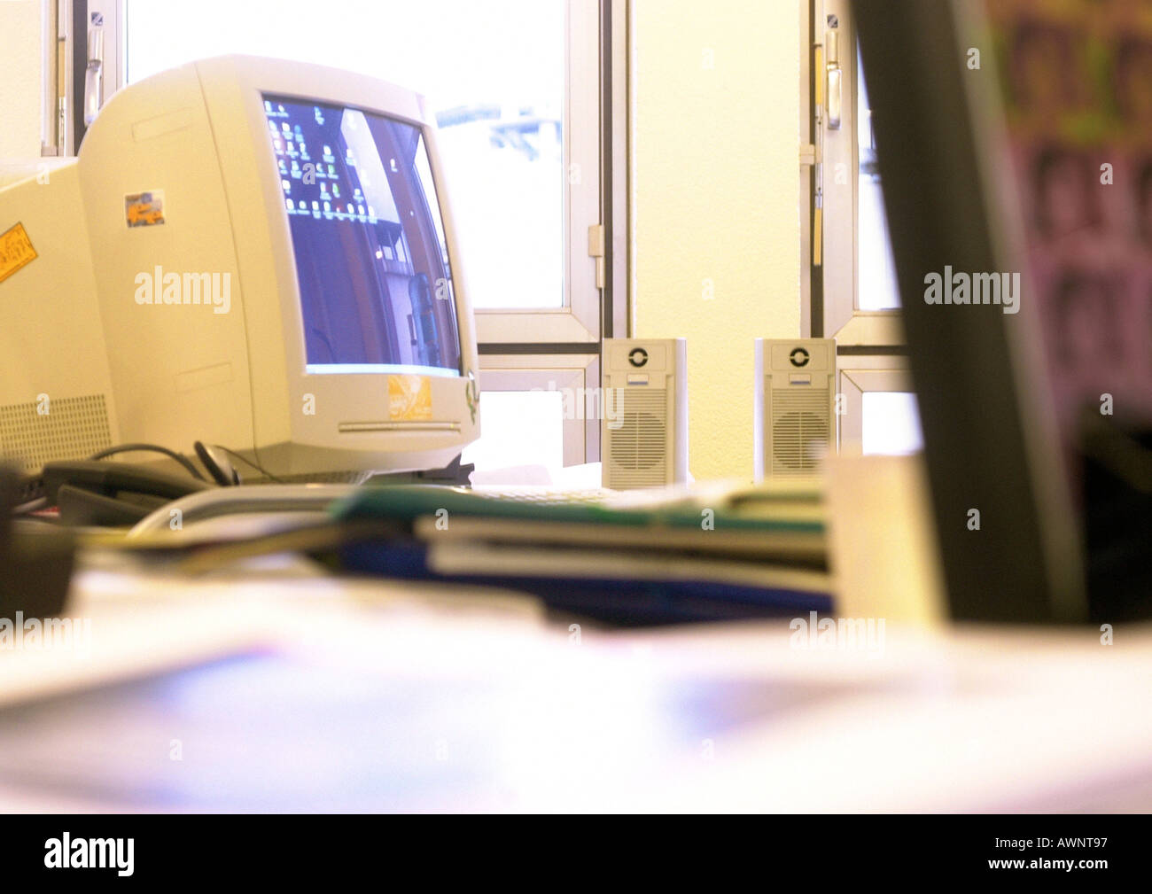 Vacant desk desktop monitor hi-res stock photography and images - Alamy