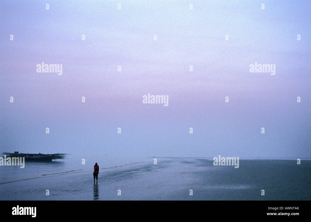 Pilgrim stands hi-res stock photography and images - Alamy