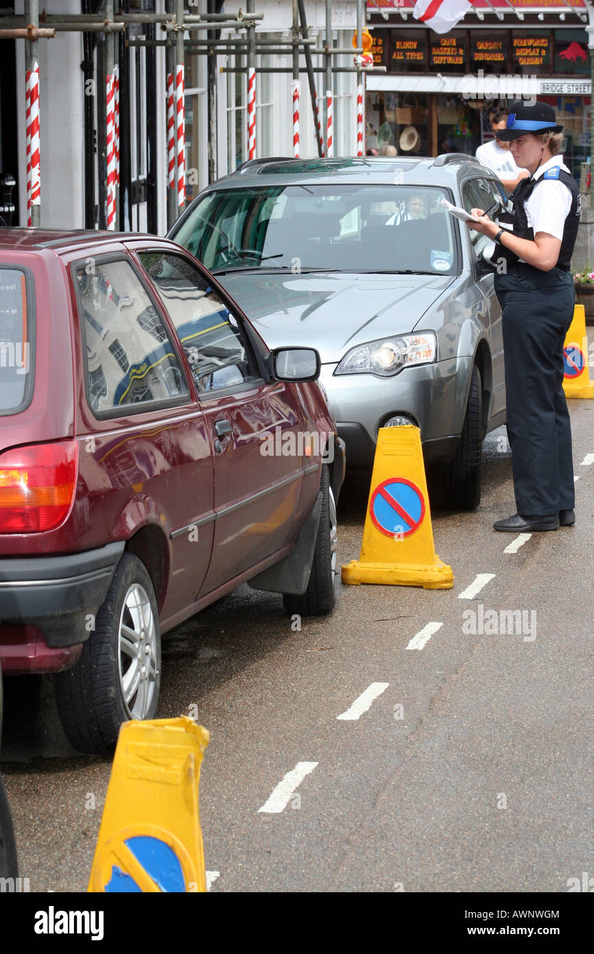 Female uk police officer notes hi-res stock photography and images - Alamy