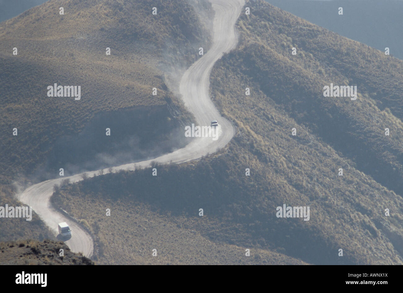 Bus on winding road hi-res stock photography and images - Alamy