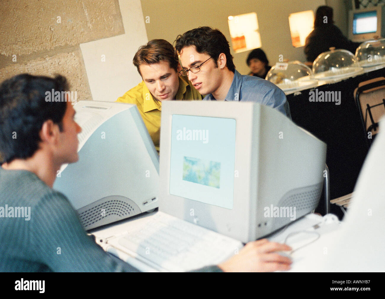 Cyber cafe hi-res stock photography and images - Alamy