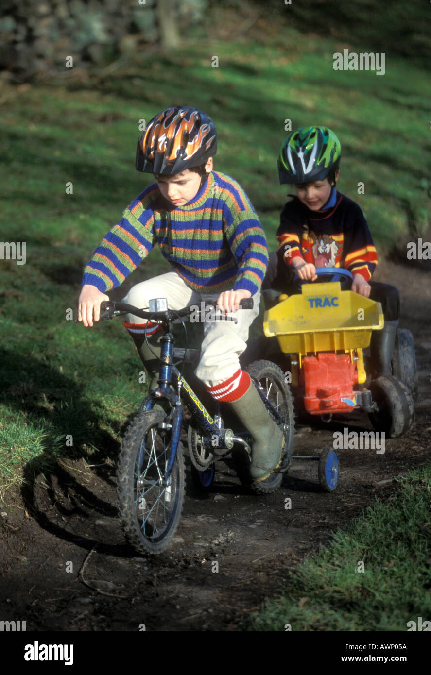 YOUNG CHILDREN ON CYCLES Stock Photo - Alamy