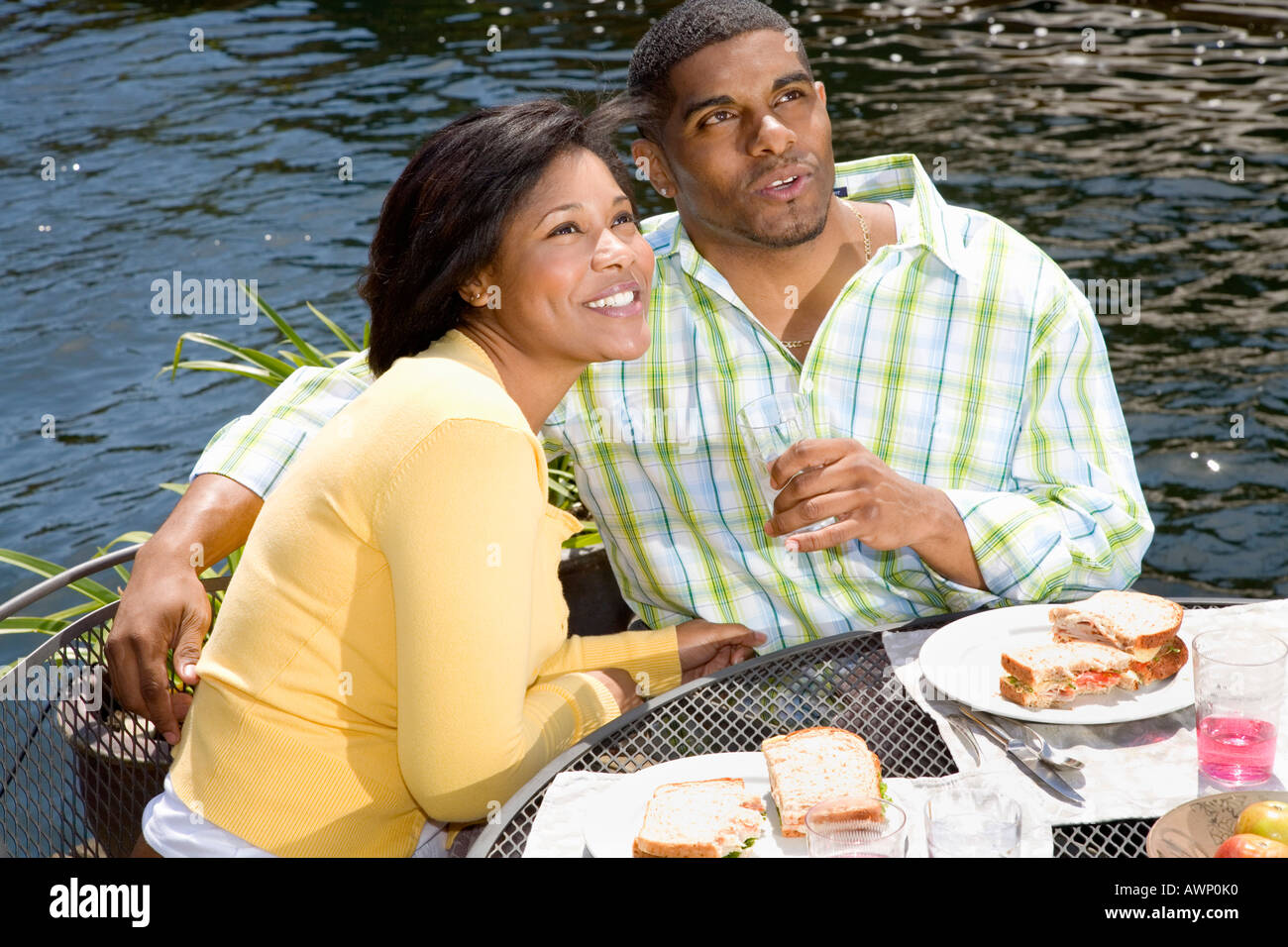 2 people eating drinking outside hi-res stock photography and images ...