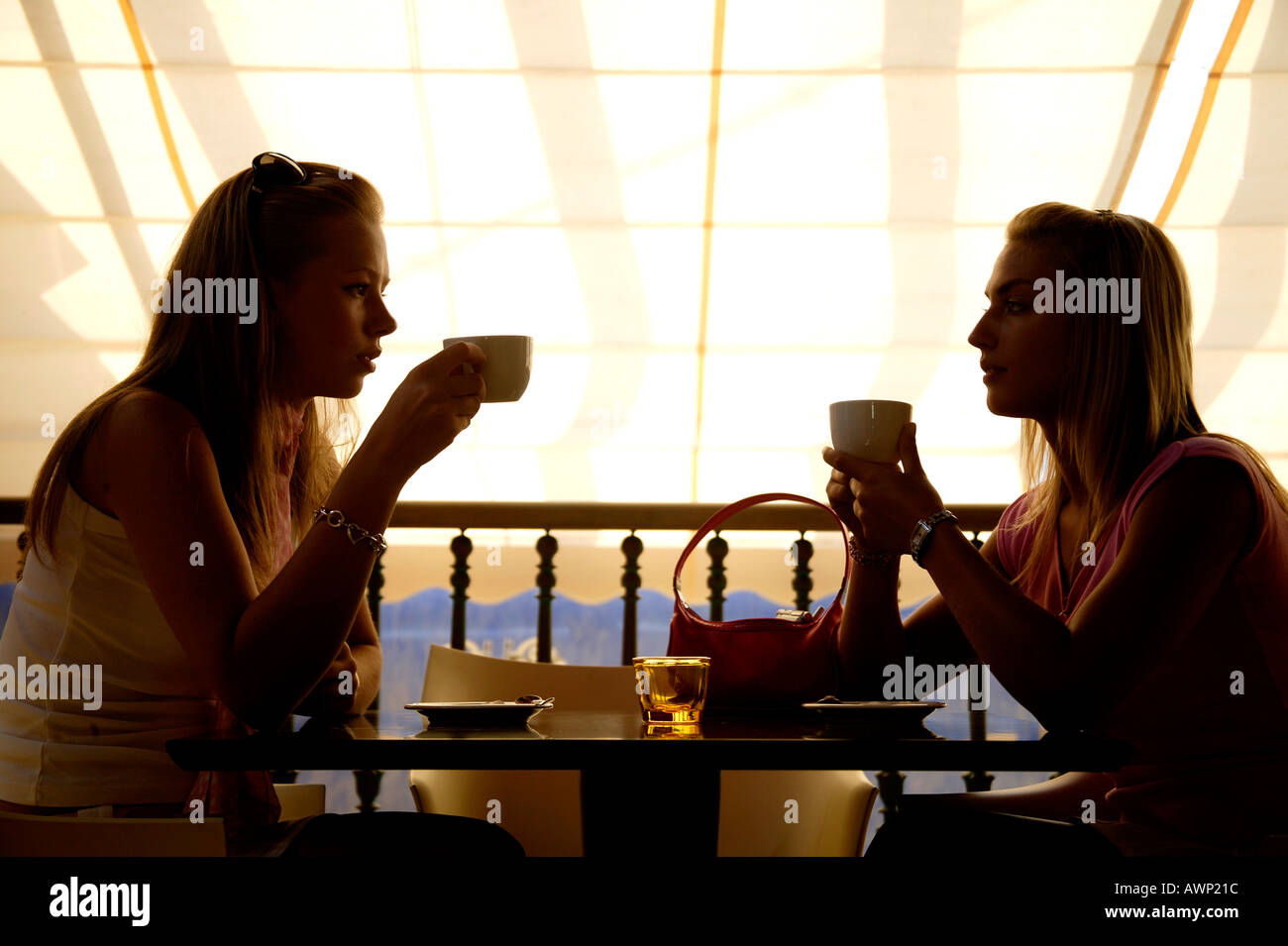 Silhouette two women talking hi-res stock photography and images - Alamy