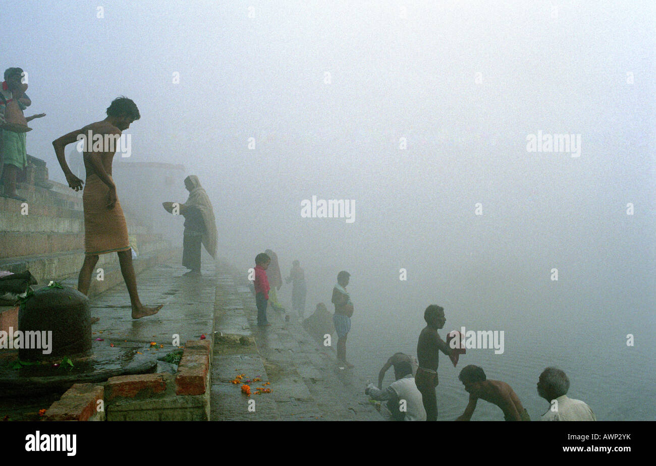 Hindu pilgrims bath at Kedar Ghat in Varanasi Stock Photo - Alamy