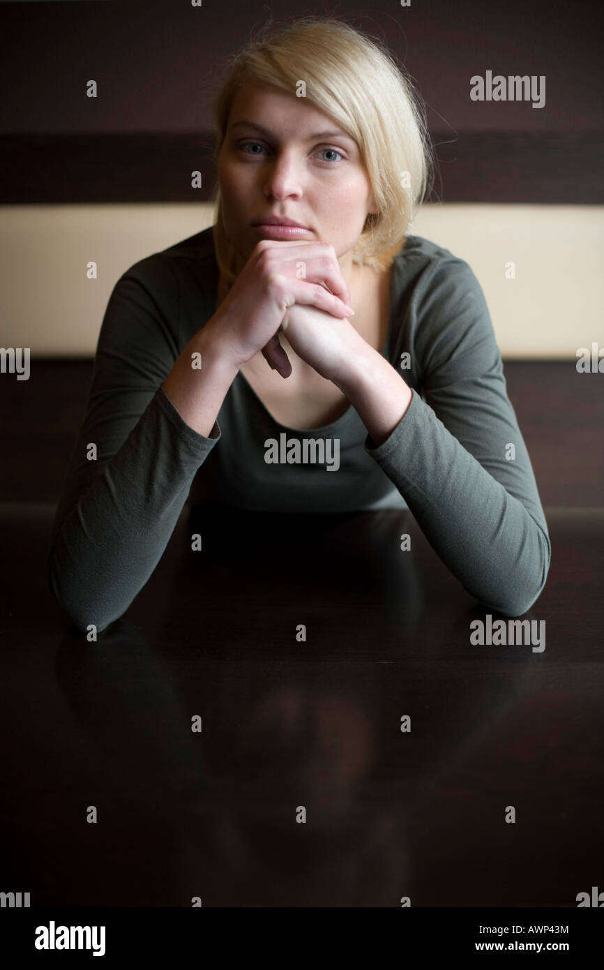 Woman Alone Bar Sad High Resolution Stock Photography and Images - Alamy
