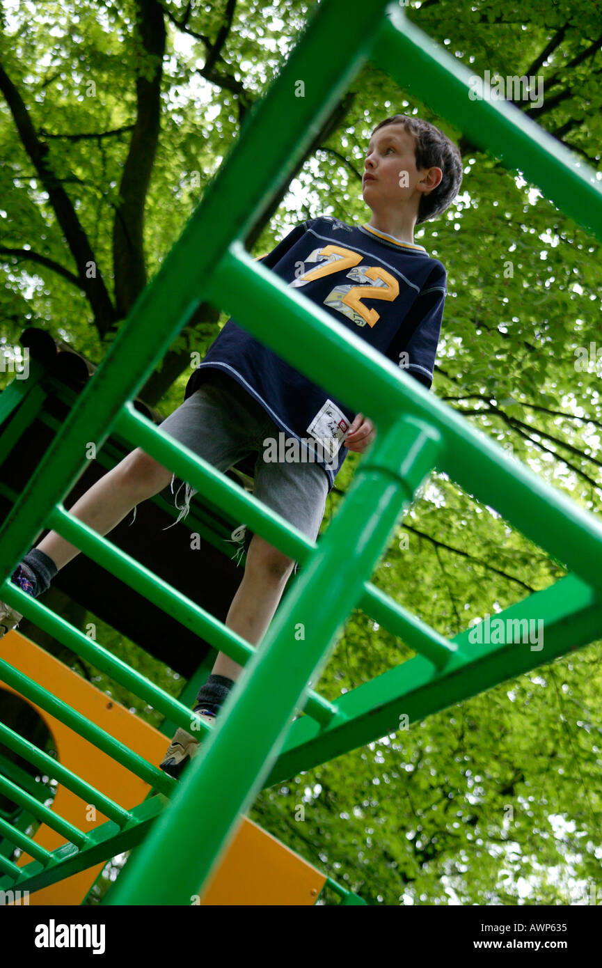Youth climbing frame hi-res stock photography and images - Alamy