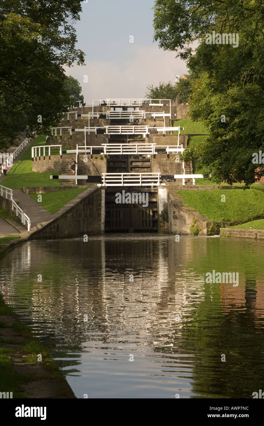Leeds liverpool canal gates hi-res stock photography and images - Alamy