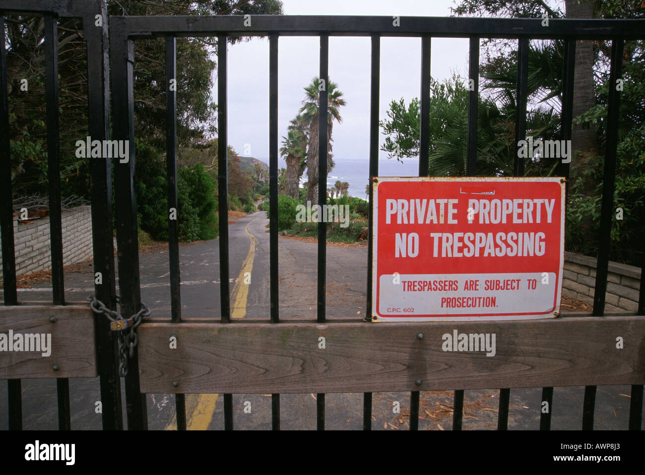 Closed beach no trespassing hi-res stock photography and images - Alamy
