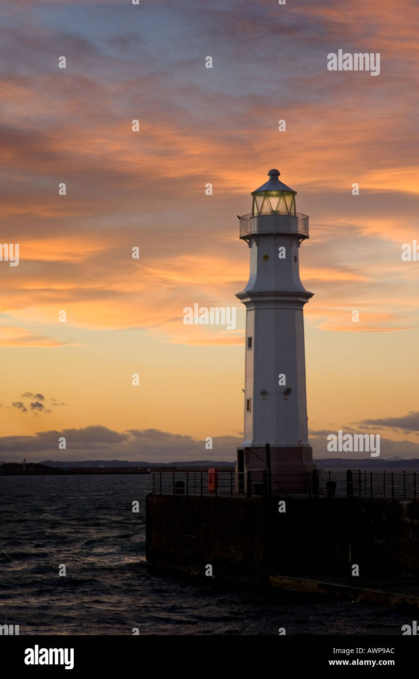 Edinburgh lighthouse sunset uk hi-res stock photography and images - Alamy