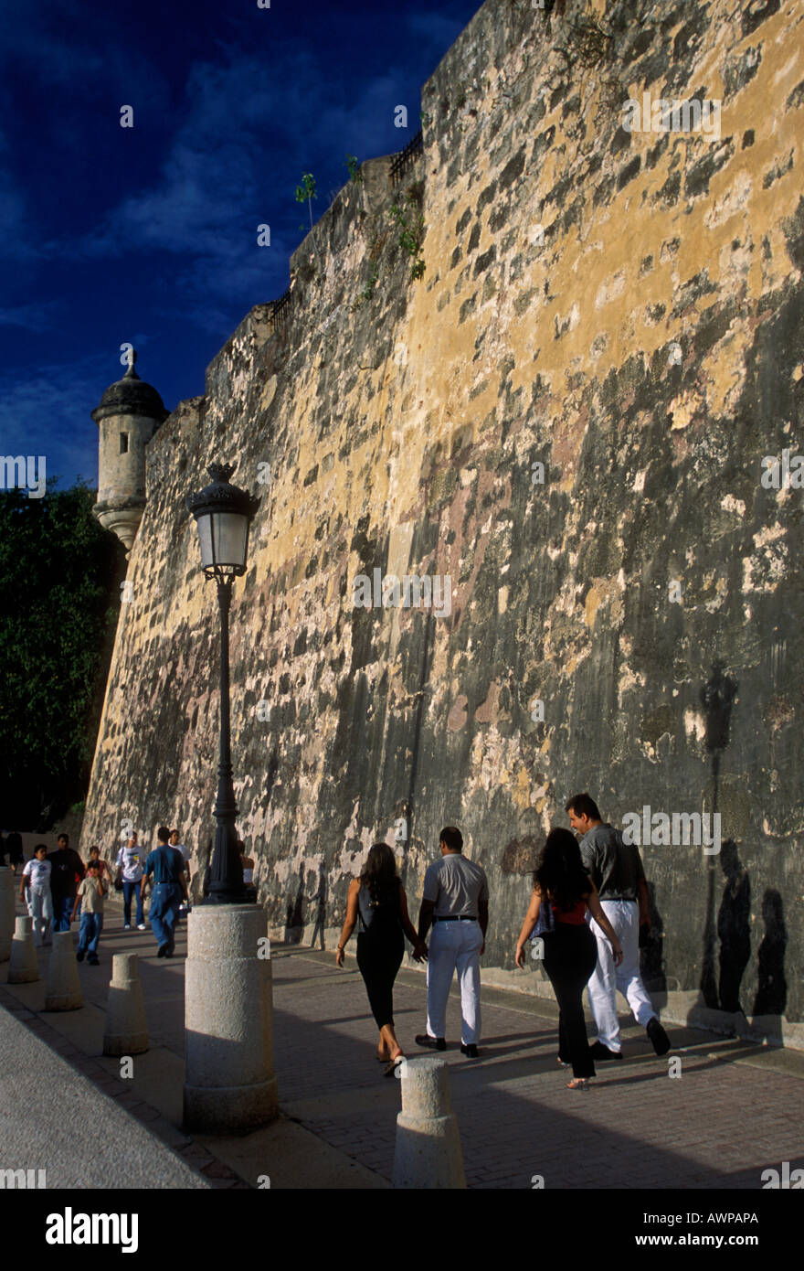 city wall, stone wall, Paseo de la Princesa, Old San Juan, San Juan ...