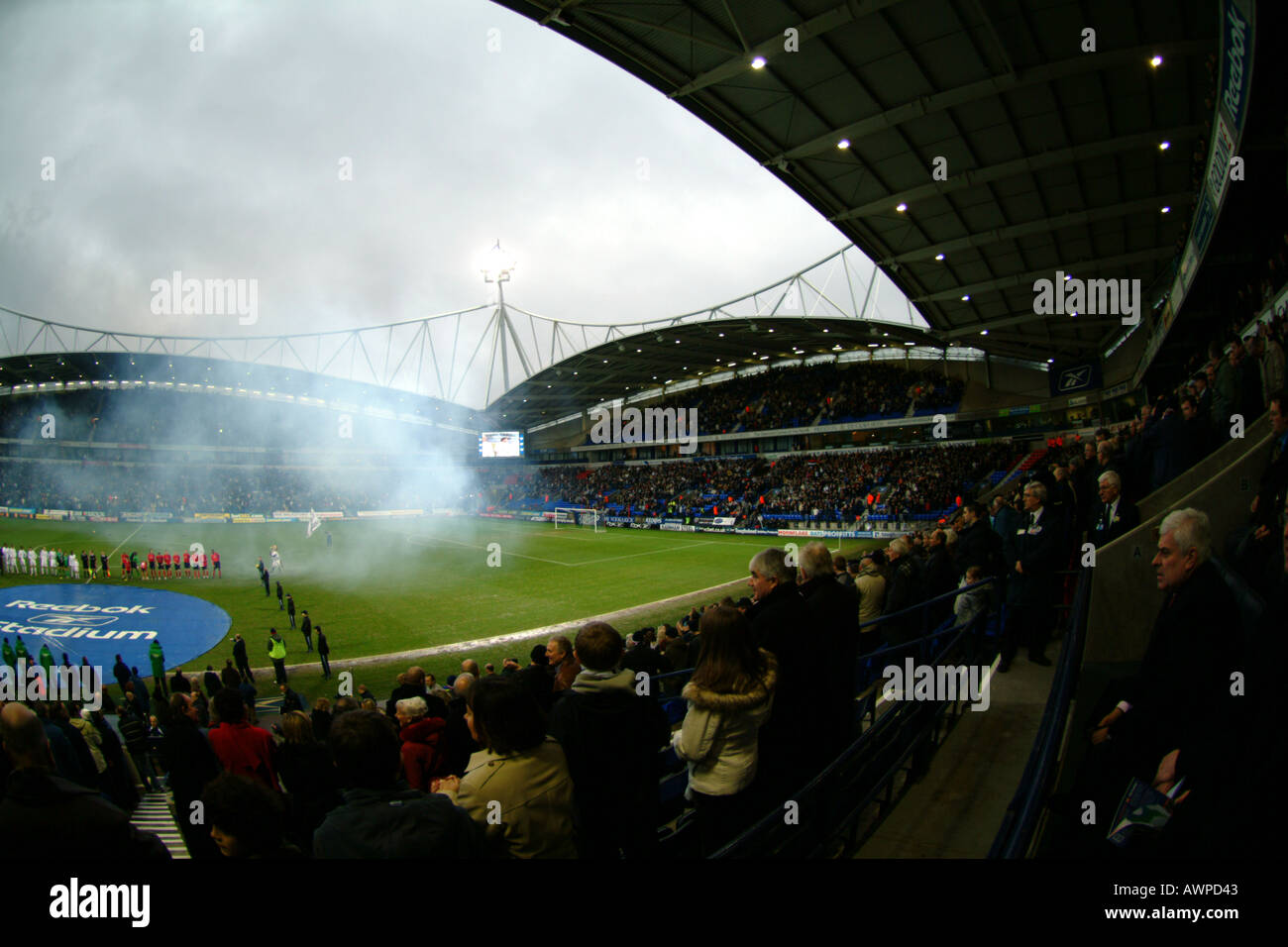 Bolton wanderers match day hi-res stock photography and images - Alamy