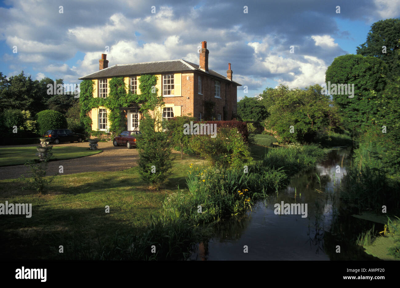 Surrey country house hi-res stock photography and images - Alamy
