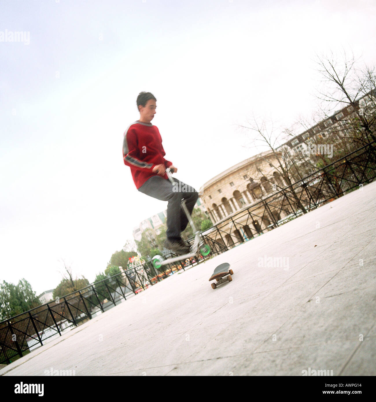 Scooter stunts hi-res stock photography and images - Alamy