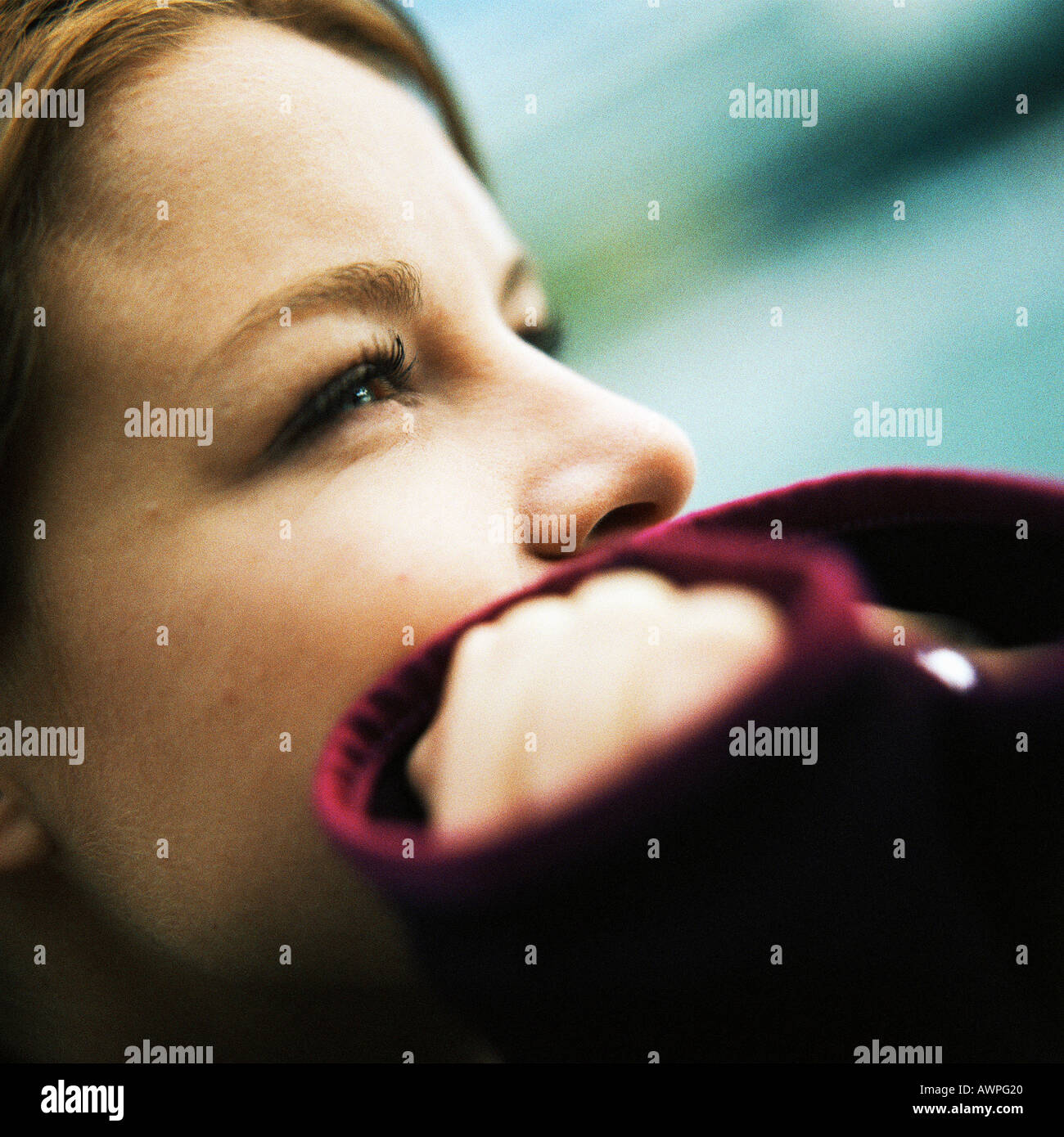 Hand over mouth and nose hi-res stock photography and images - Alamy