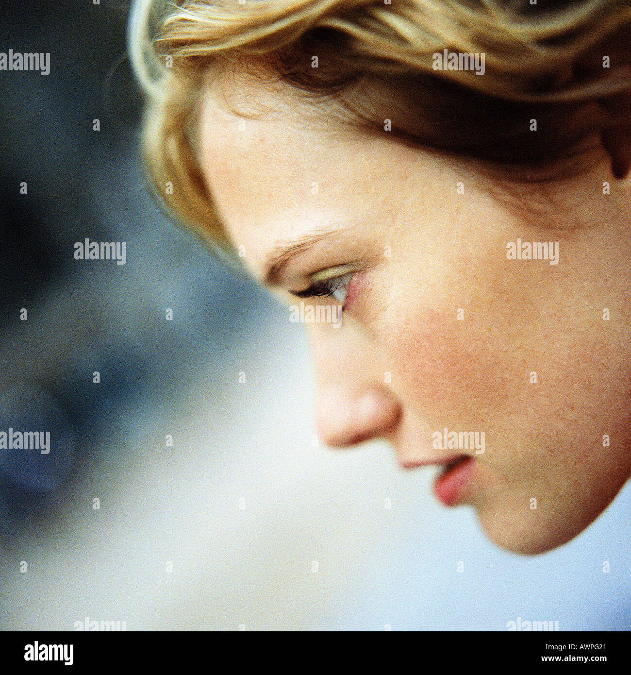 Womans head profile hi-res stock photography and images - Alamy