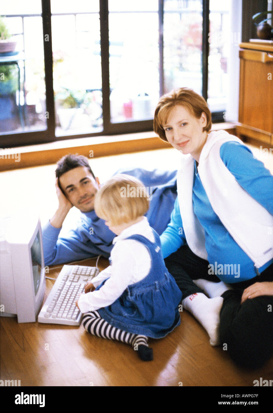 Girl keyboards computer hi-res stock photography and images - Alamy