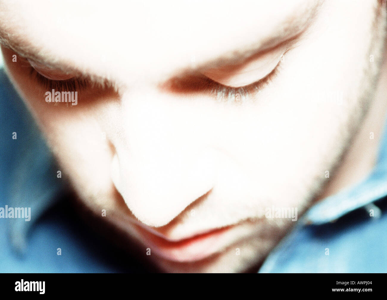 Head turned forward hi-res stock photography and images - Alamy