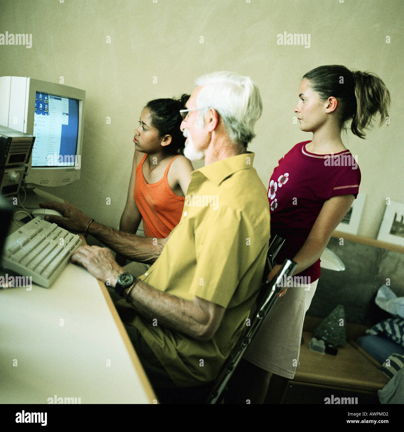 Girl keyboards computer hi-res stock photography and images - Alamy