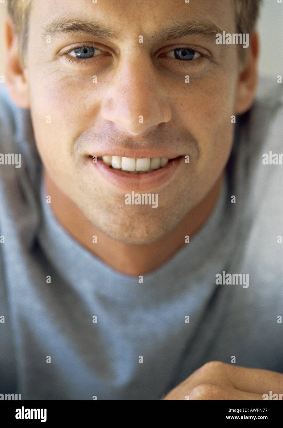 Man looking into camera, smiling, close-up, portrait Stock Photo - Alamy