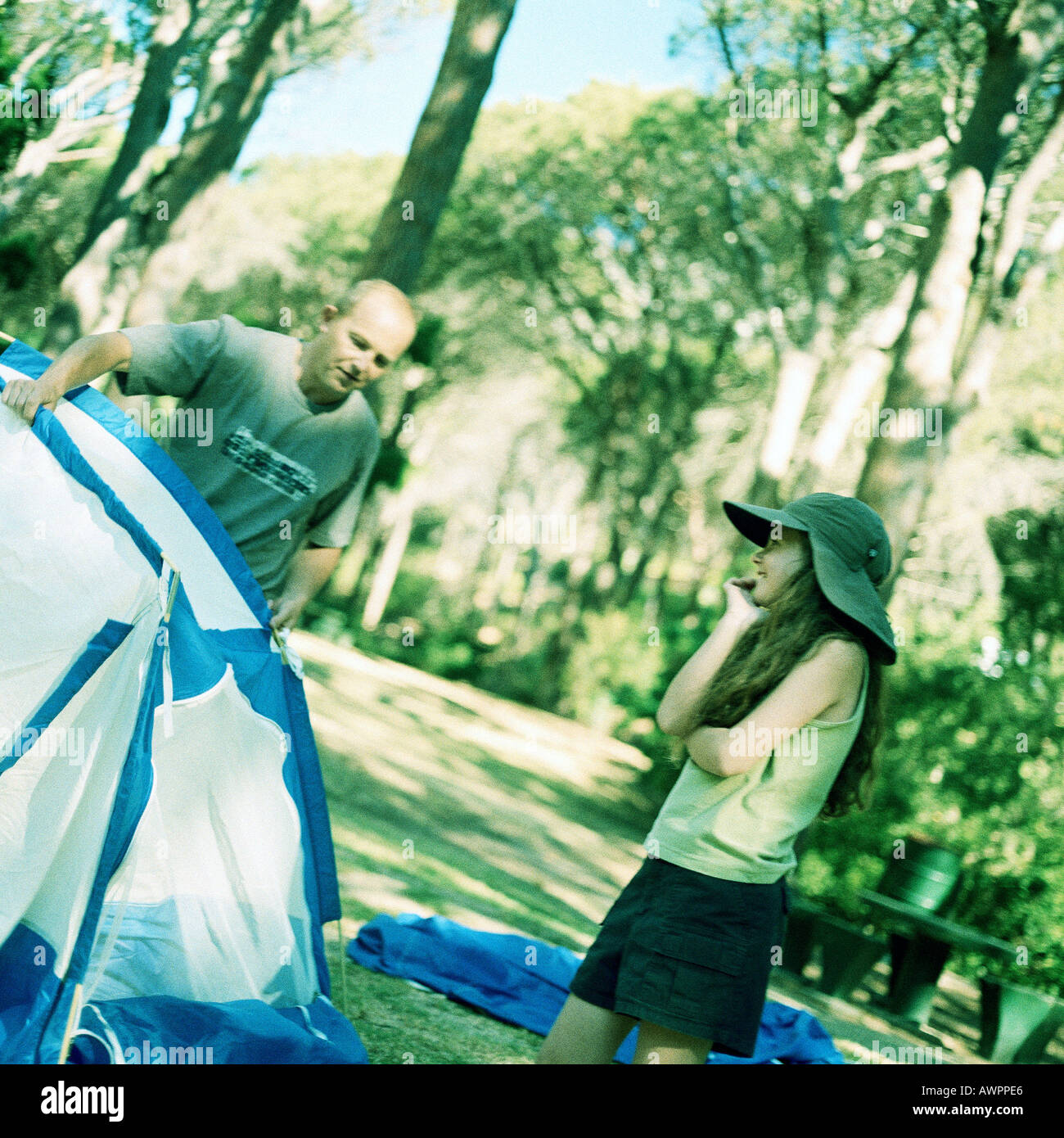 Girls setting up tent hi-res stock photography and images - Alamy
