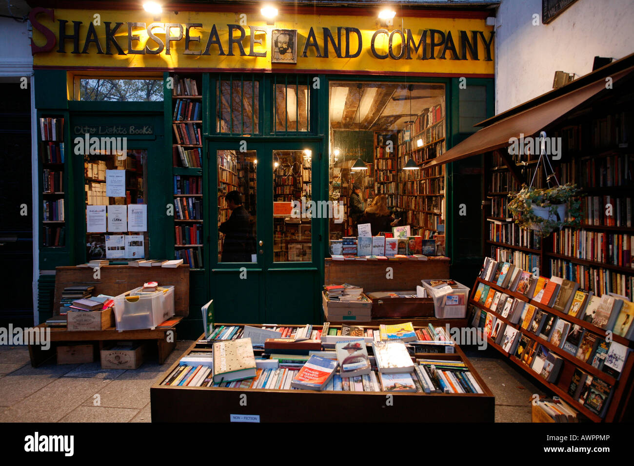 Shakespeare and Company, bookshop in Paris, France, Europe Stock Photo ...