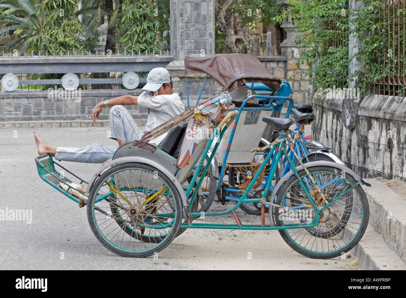 Trishaw ride vietnam hi-res stock photography and images - Alamy