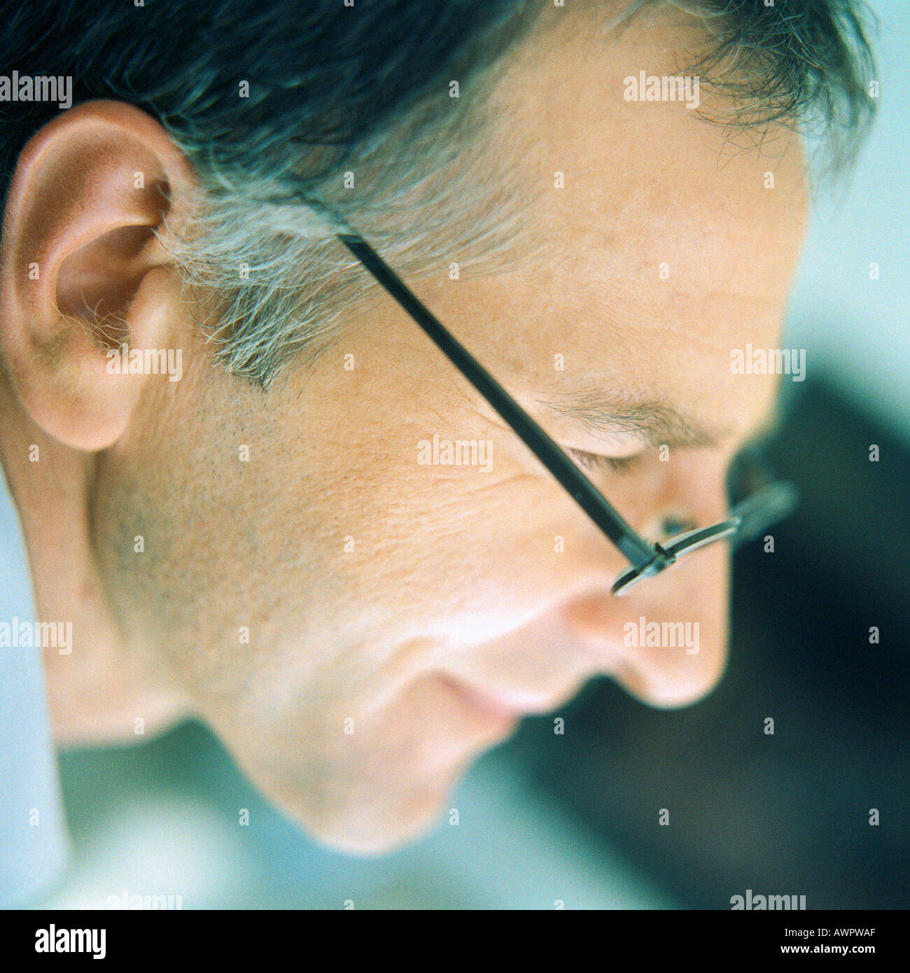 Profile of man wearing glasses Stock Photo - Alamy