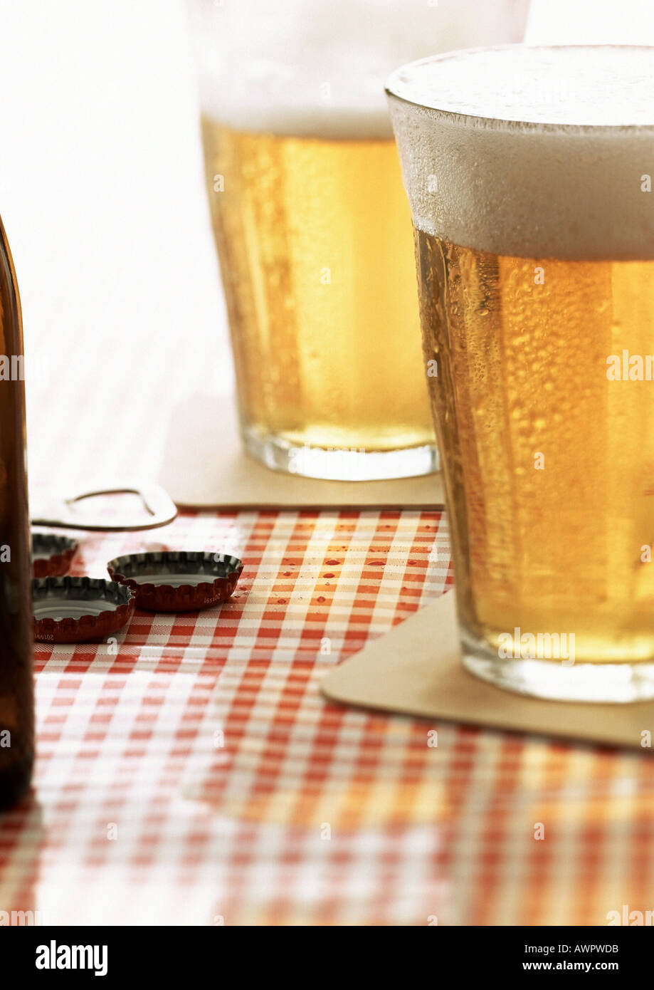 Bar counter coaster hi-res stock photography and images - Alamy