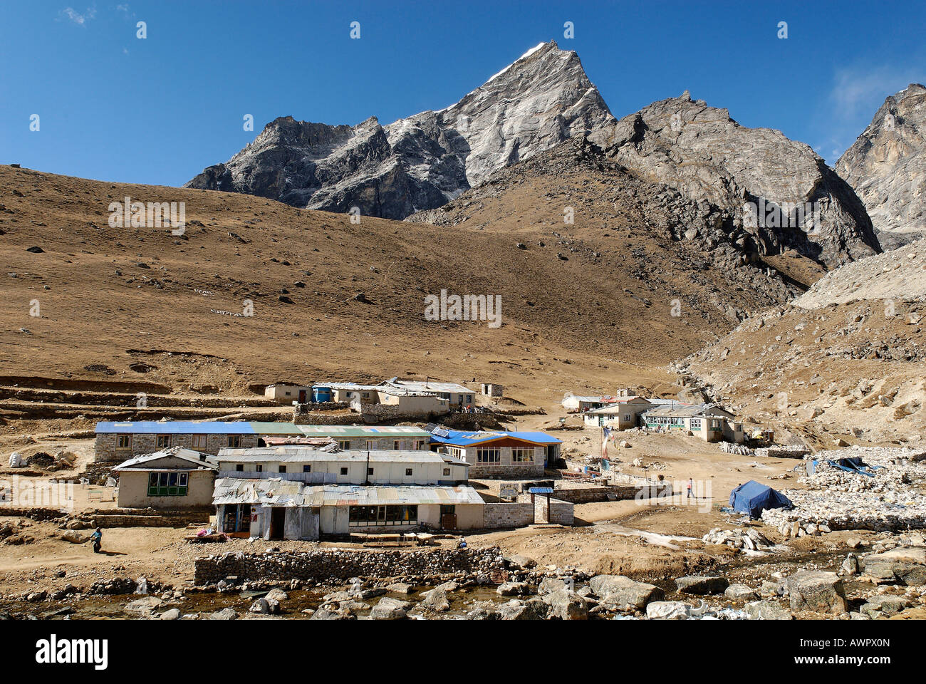 Lobuche Peak High Resolution Stock Photography and Images - Alamy