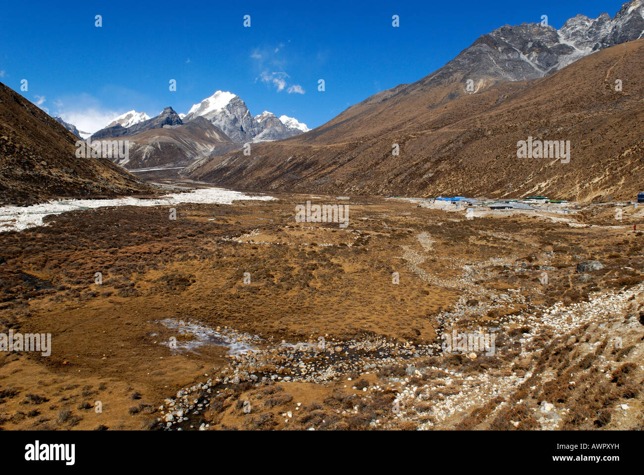 Pheriche village mount everest mountain hi-res stock photography and ...
