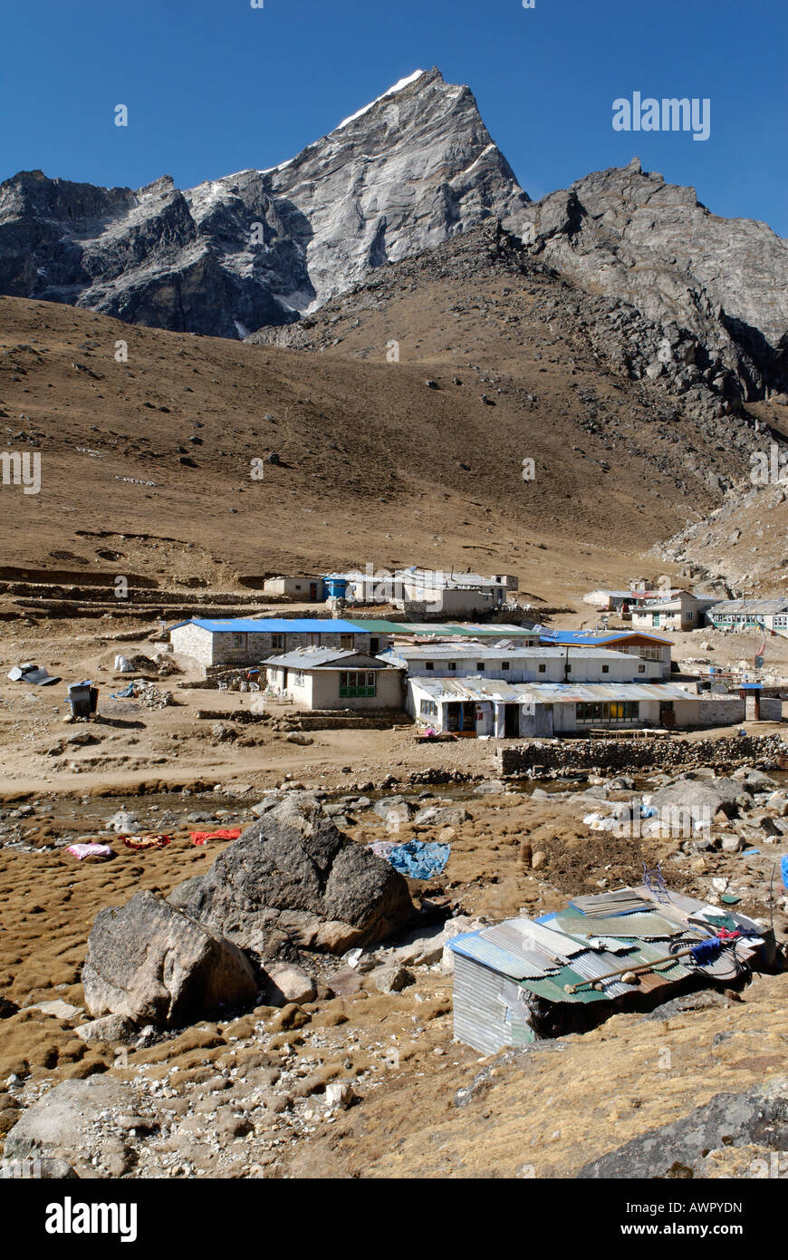 Mount lobuche hi-res stock photography and images - Alamy