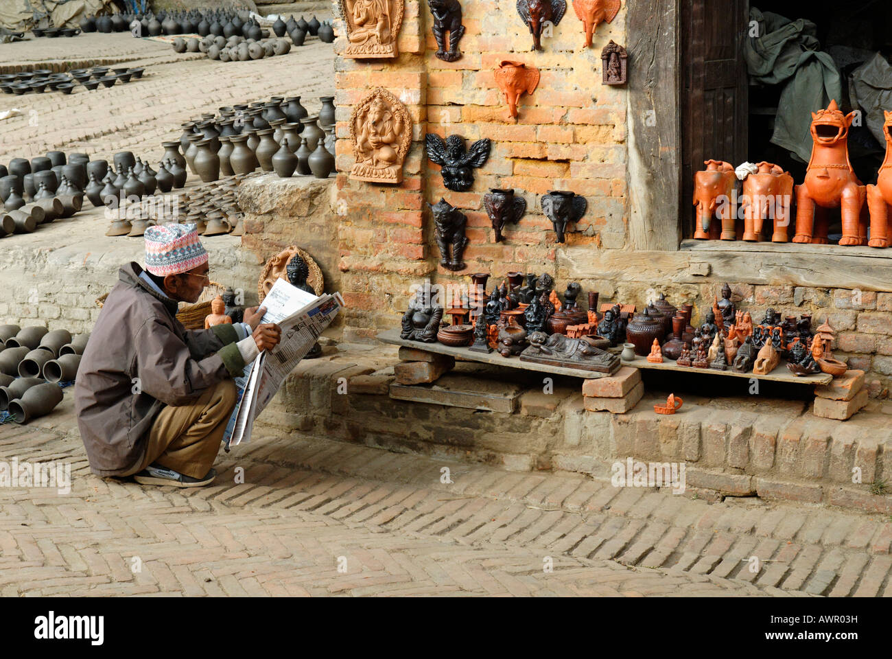 Newspaper building front hi-res stock photography and images - Alamy