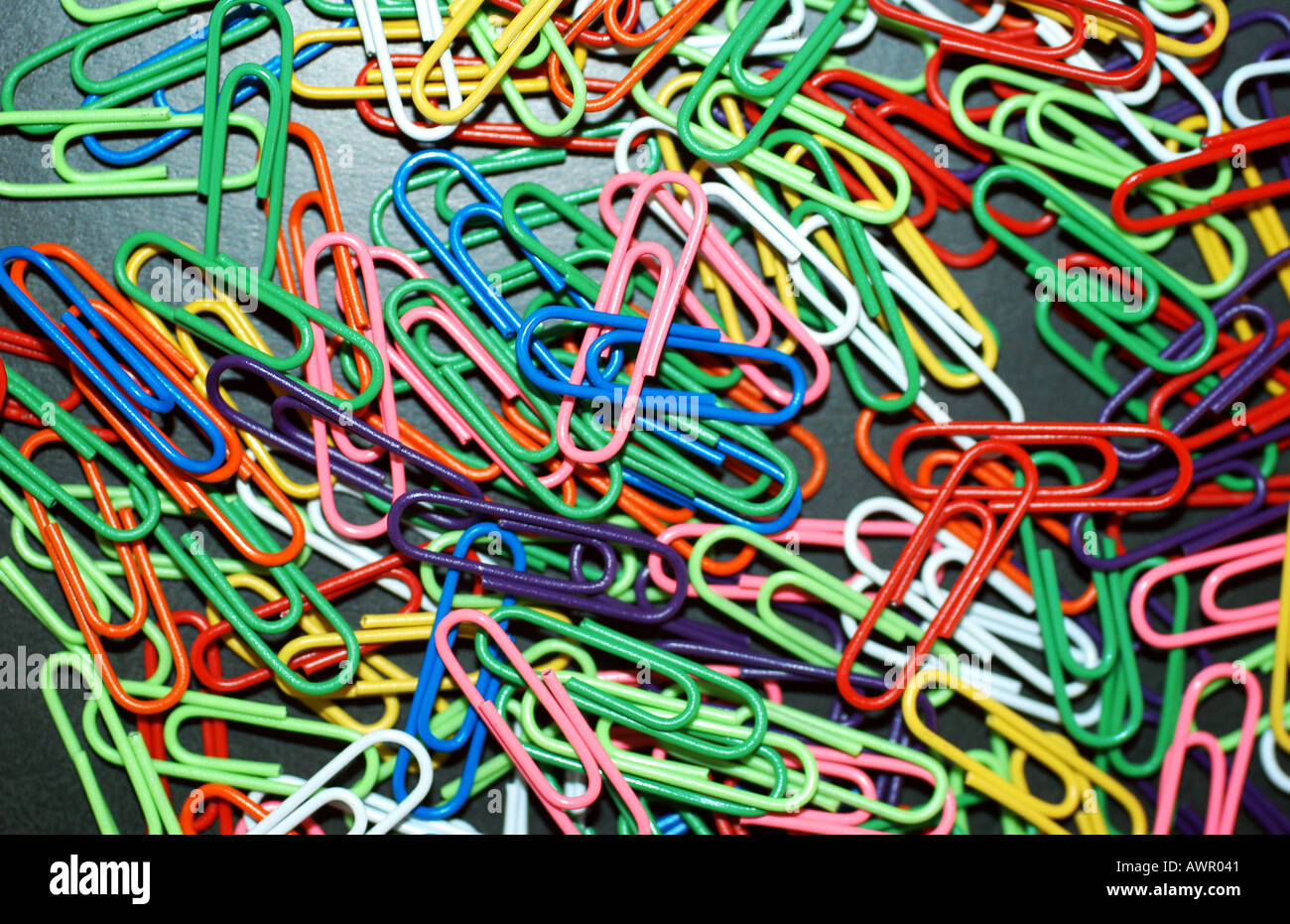 Mass of paper clips hi-res stock photography and images - Alamy