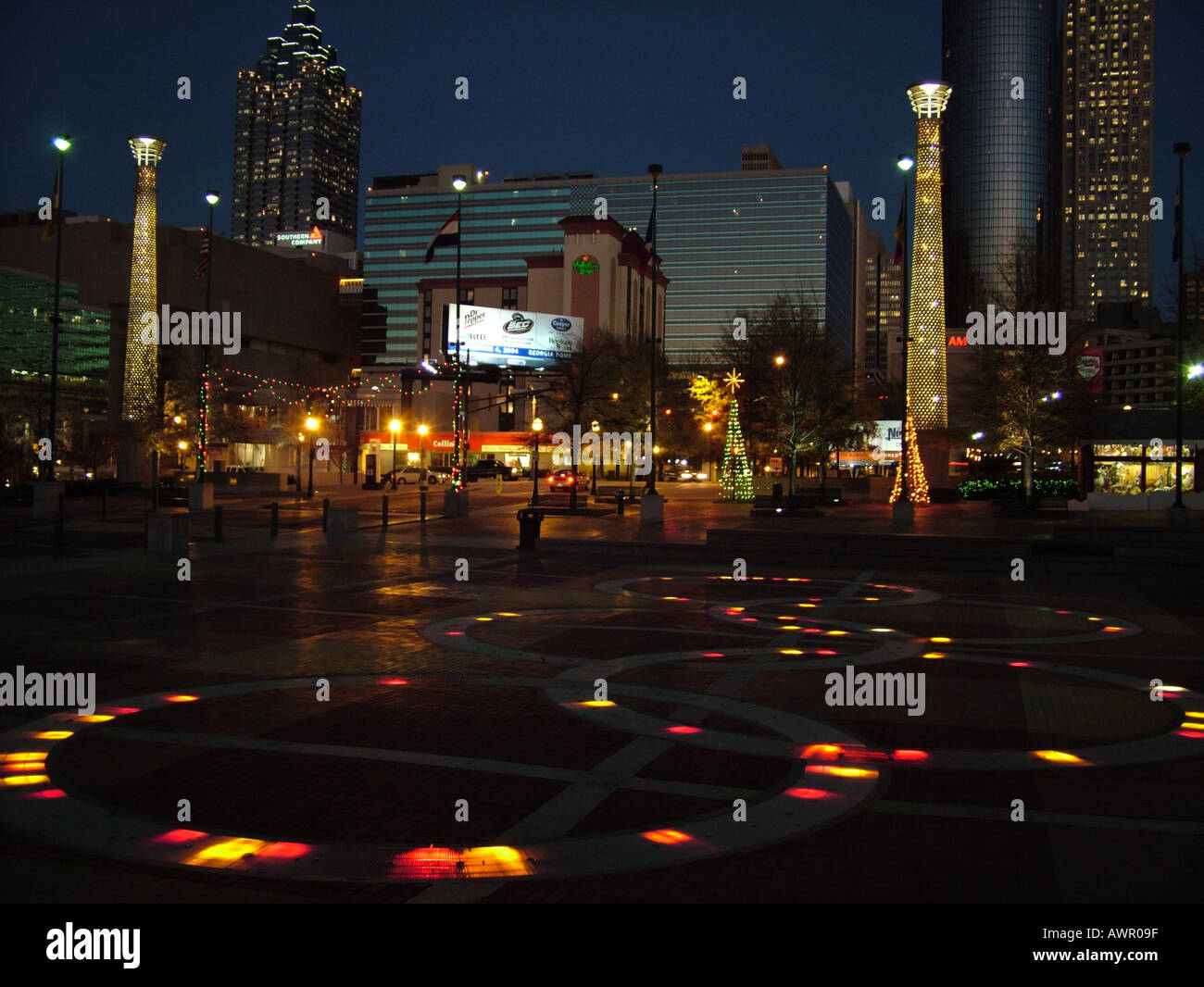 Centennial park at night downtown atlanta hi-res stock photography and ...