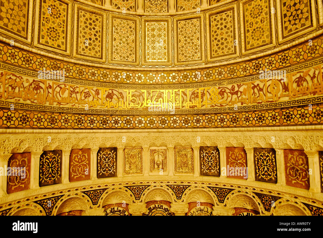 Umayyad mosque damascus interior hi-res stock photography and images ...