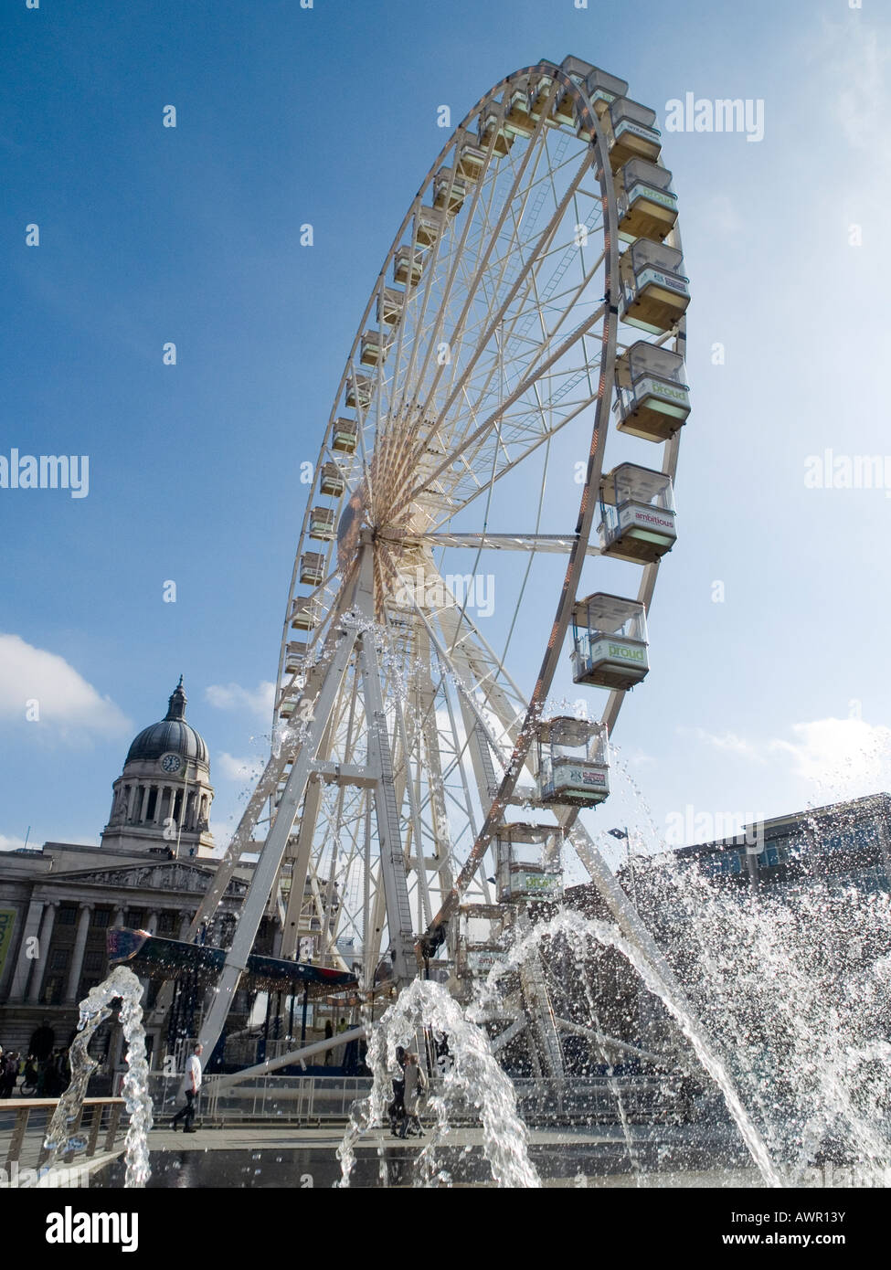 The Nottingham Eye, Council House and Fountains in the Market Square ...