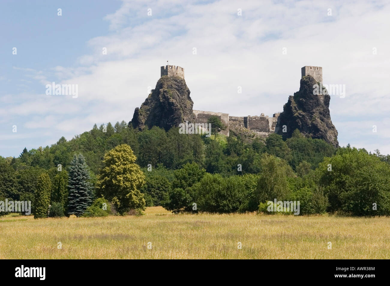 Castle ruin Trosky, Trosk, Czech Republic Stock Photo - Alamy