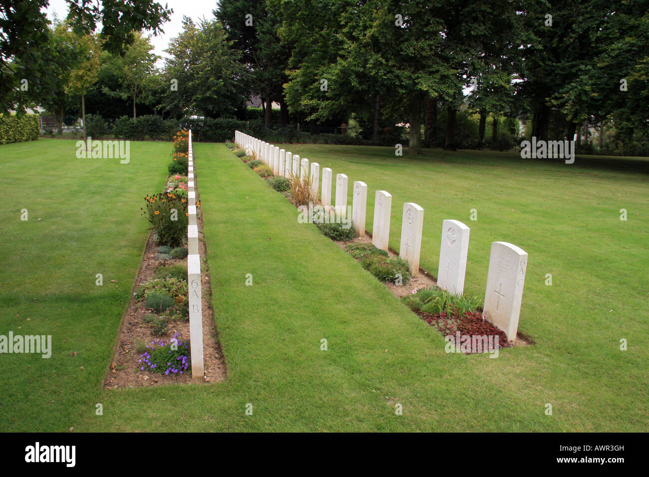 Headstones in the Ranville Commonwealth Cemetery, Normandy Stock Photo ...